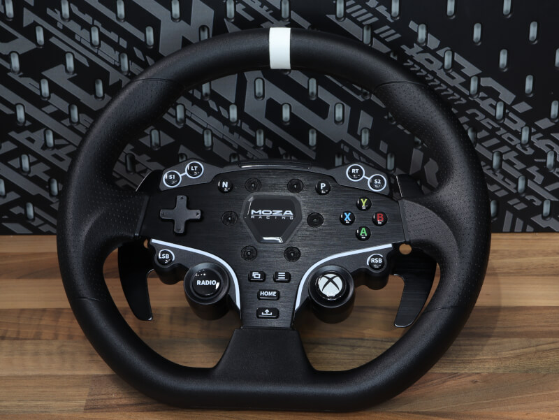 Moza Racing R3 Racing wheels and pedals
