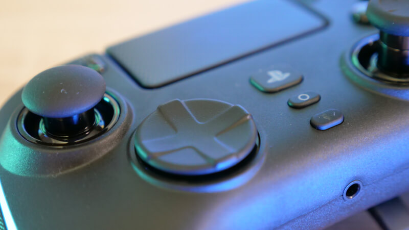 Razer Wolverine V2 Pro