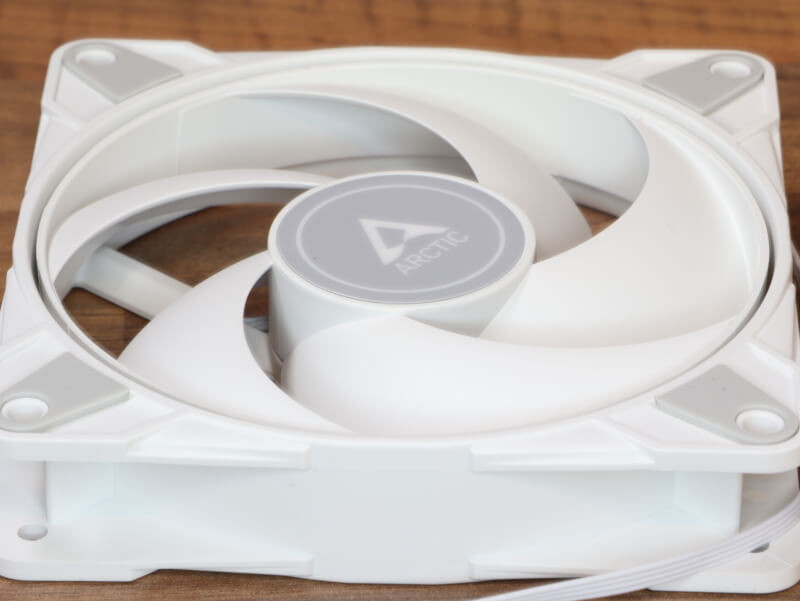 Arctic P12 Max White